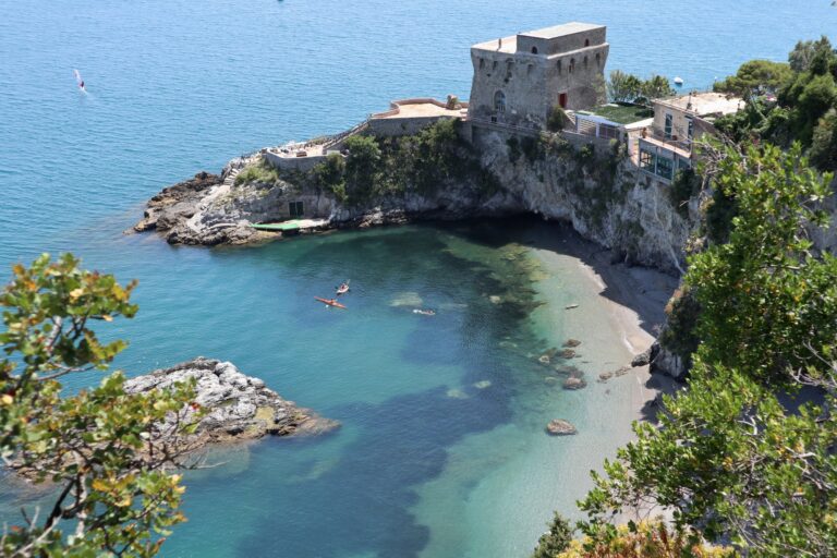 15 Best Amalfi Coast Beaches: Map & Info (by an Italian)